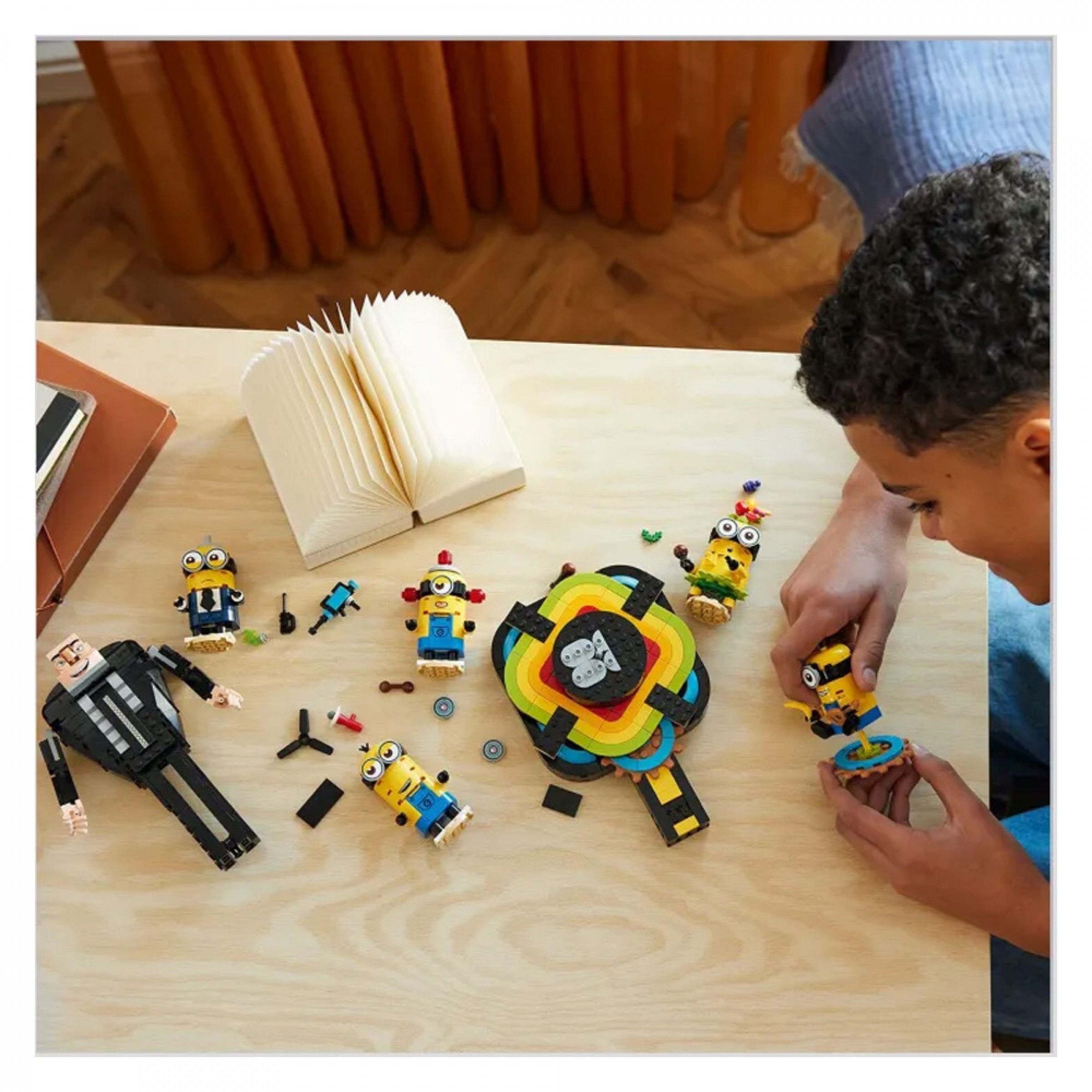 LEGO LEGO BRICK-BUILT GRU AND MINIONS 75582 (75582) | lampridis.gr